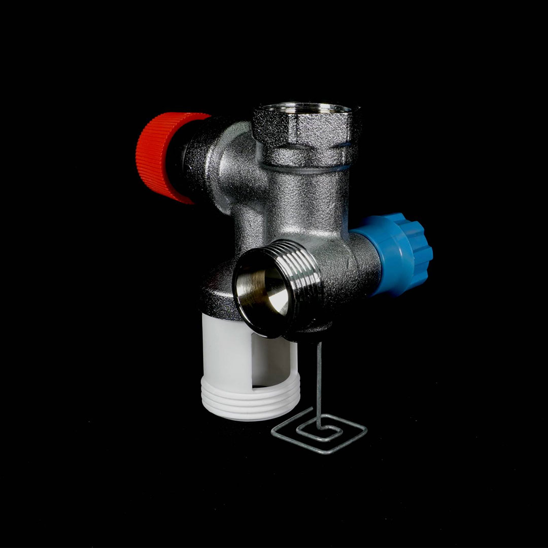 Vertical safety group assembly for hot water storage heaters - Unival